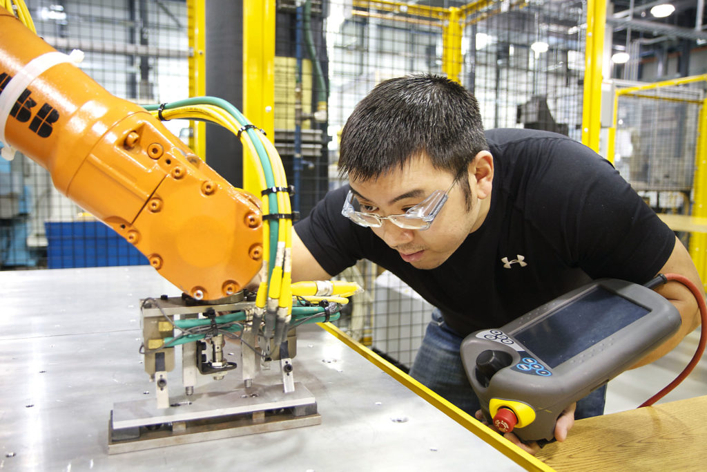 First Robotics Connects High School Students with College and Industry ...